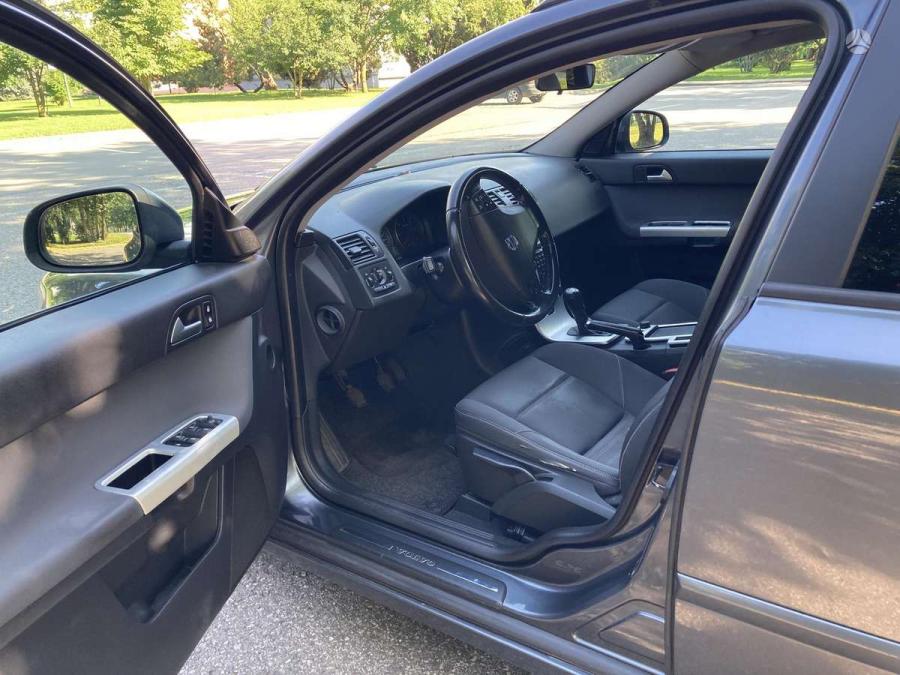 Grey Volvo V50 2012 in Vilnius, with an engine capacity of 1.56 L and mileage of 279 thousand km for 2699 €, photo 10 on AUTOMOTO.COM.LV