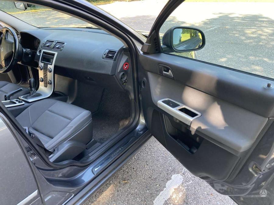 Grey Volvo V50 2012 in Vilnius, with an engine capacity of 1.56 L and mileage of 279 thousand km for 2699 €, photo 12 on AUTOMOTO.COM.LV