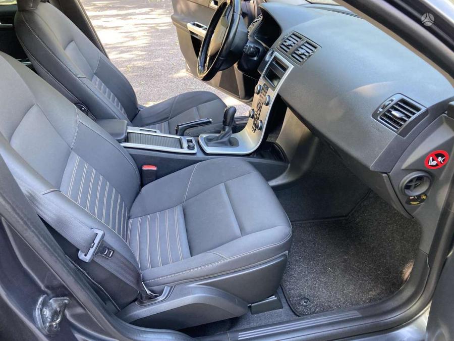 Grey Volvo V50 2012 in Vilnius, with an engine capacity of 1.56 L and mileage of 279 thousand km for 2699 €, photo 13 on AUTOMOTO.COM.LV