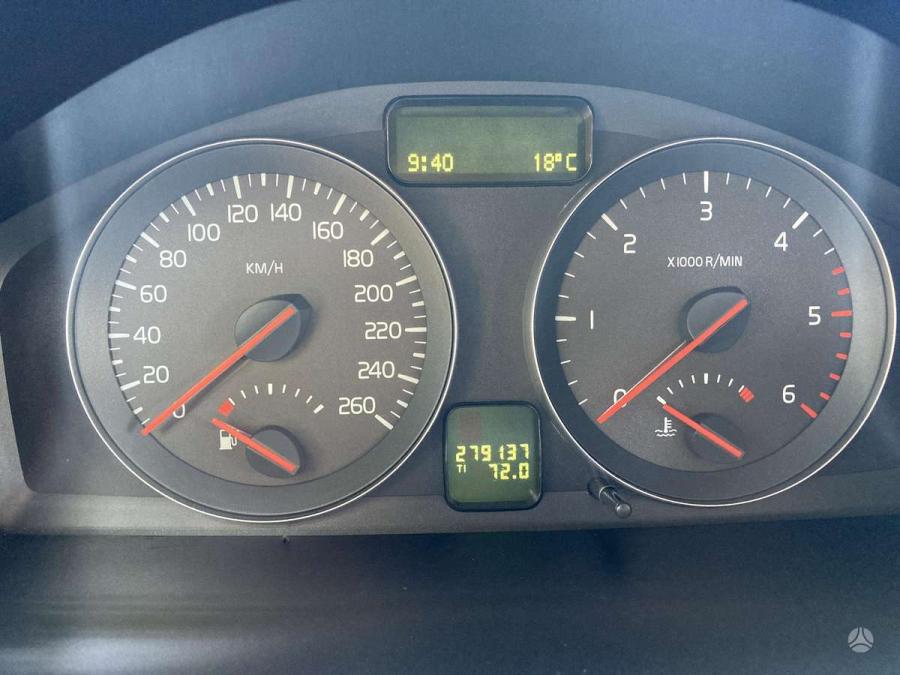 Grey Volvo V50 2012 in Vilnius, with an engine capacity of 1.56 L and mileage of 279 thousand km for 2699 €, photo 16 on AUTOMOTO.COM.LV