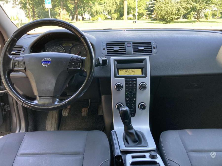 Grey Volvo V50 2012 in Vilnius, with an engine capacity of 1.56 L and mileage of 279 thousand km for 2699 €, photo 18 on AUTOMOTO.COM.LV
