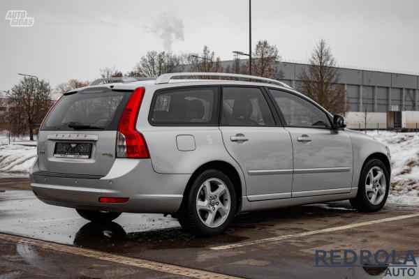 Grey Volvo V50 2012 in Kaunas, with an engine capacity of 1.60 L and mileage of 246 thousand km for 3700 €, photo 4 on AUTOMOTO.COM.LV