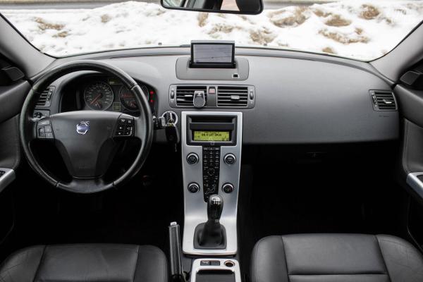 Grey Volvo V50 2012 in Kaunas, with an engine capacity of 1.60 L and mileage of 246 thousand km for 3700 €, photo 8 on AUTOMOTO.COM.LV