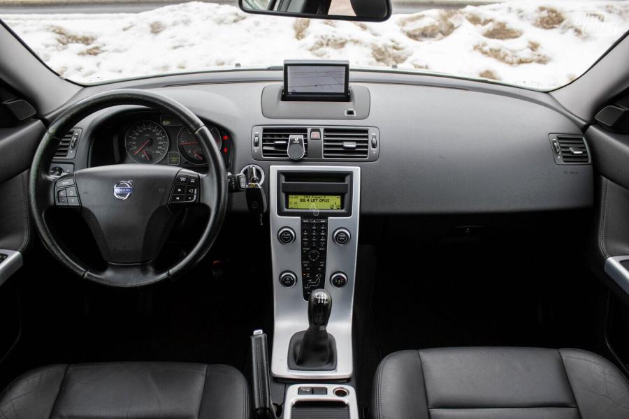 Grey Volvo V50 2012 in Kaunas, with an engine capacity of 1.60 L and mileage of 246 thousand km for 3700 €, photo 9 on AUTOMOTO.COM.LV