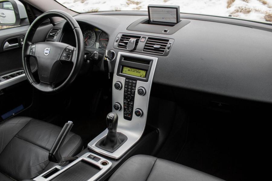 Grey Volvo V50 2012 in Kaunas, with an engine capacity of 1.60 L and mileage of 246 thousand km for 3700 €, photo 10 on AUTOMOTO.COM.LV