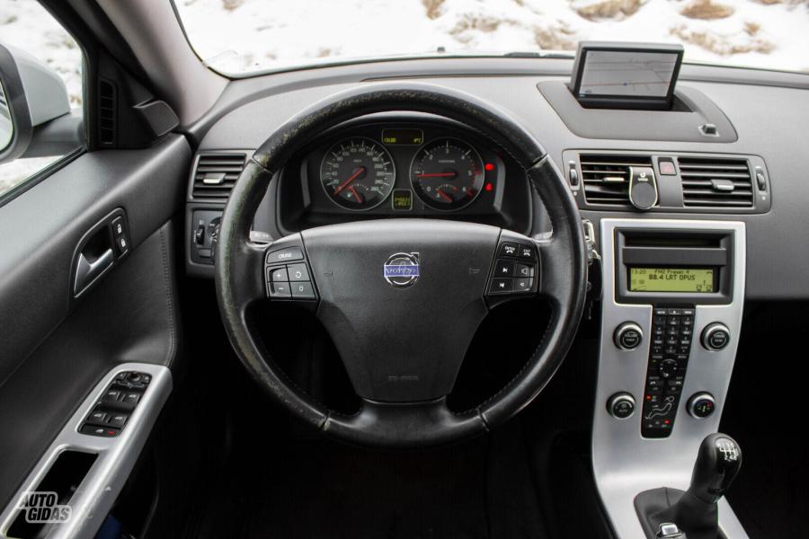 Grey Volvo V50 2012 in Kaunas, with an engine capacity of 1.60 L and mileage of 246 thousand km for 3700 €, photo 11 on AUTOMOTO.COM.LV