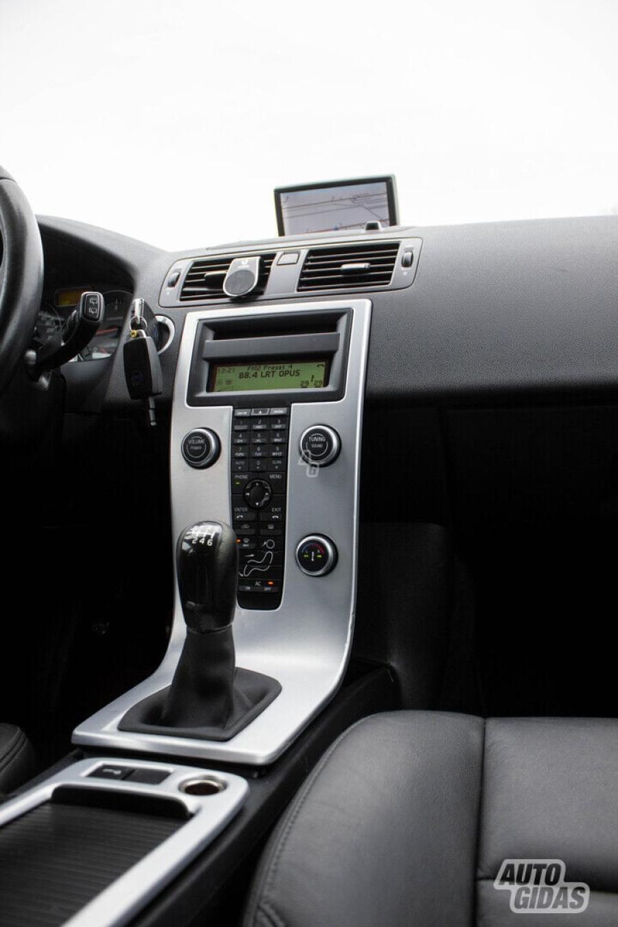 Grey Volvo V50 2012 in Kaunas, with an engine capacity of 1.60 L and mileage of 246 thousand km for 3700 €, photo 14 on AUTOMOTO.COM.LV