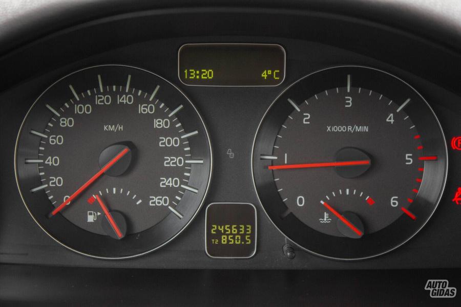 Grey Volvo V50 2012 in Kaunas, with an engine capacity of 1.60 L and mileage of 246 thousand km for 3700 €, photo 19 on AUTOMOTO.COM.LV