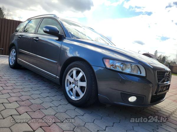 Grey Volvo V50 2012 in Tallinn, with an engine capacity of 1.60 L and mileage of 225 thousand km for 4899 €, photo 1 on AUTOMOTO.COM.LV