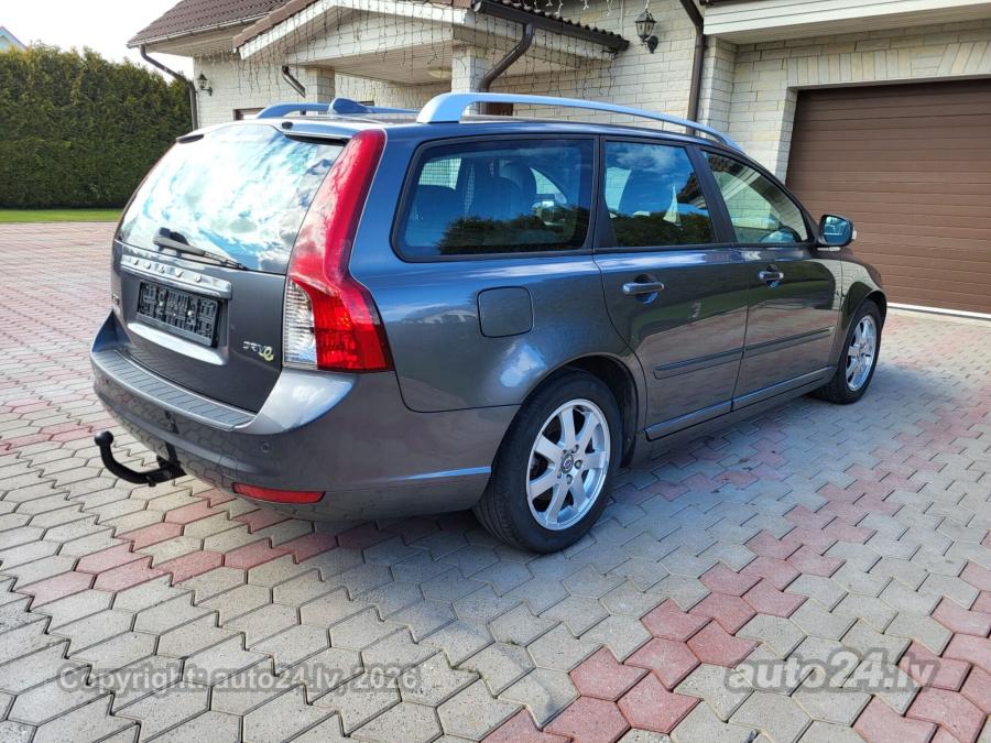 Pelēks Volvo V50 2012 Tallina, ar dzinēja tilpumu 1.60 L un nobraukumu 225 tūkst. km par 4899 €, foto 3 vietnē AUTOMOTO.COM.LV