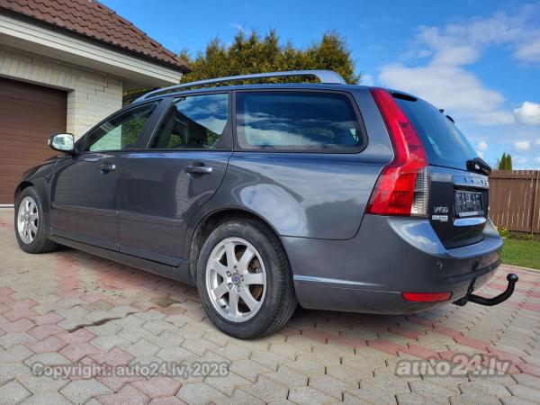 Grey Volvo V50 2012 in Tallinn, with an engine capacity of 1.60 L and mileage of 225 thousand km for 4899 €, photo 4 on AUTOMOTO.COM.LV