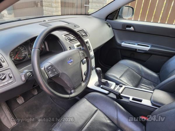 Grey Volvo V50 2012 in Tallinn, with an engine capacity of 1.60 L and mileage of 225 thousand km for 4899 €, photo 10 on AUTOMOTO.COM.LV
