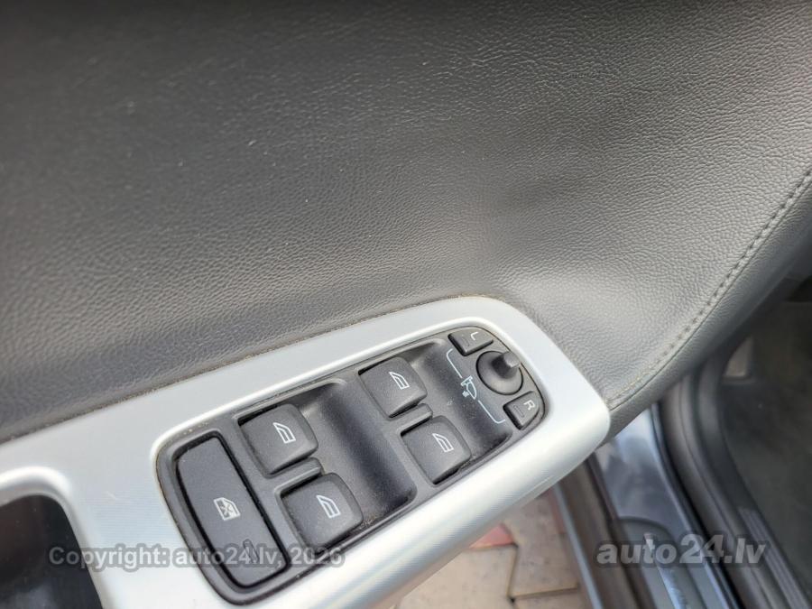 Pelēks Volvo V50 2012 Tallina, ar dzinēja tilpumu 1.60 L un nobraukumu 225 tūkst. km par 4899 €, foto 19 vietnē AUTOMOTO.COM.LV