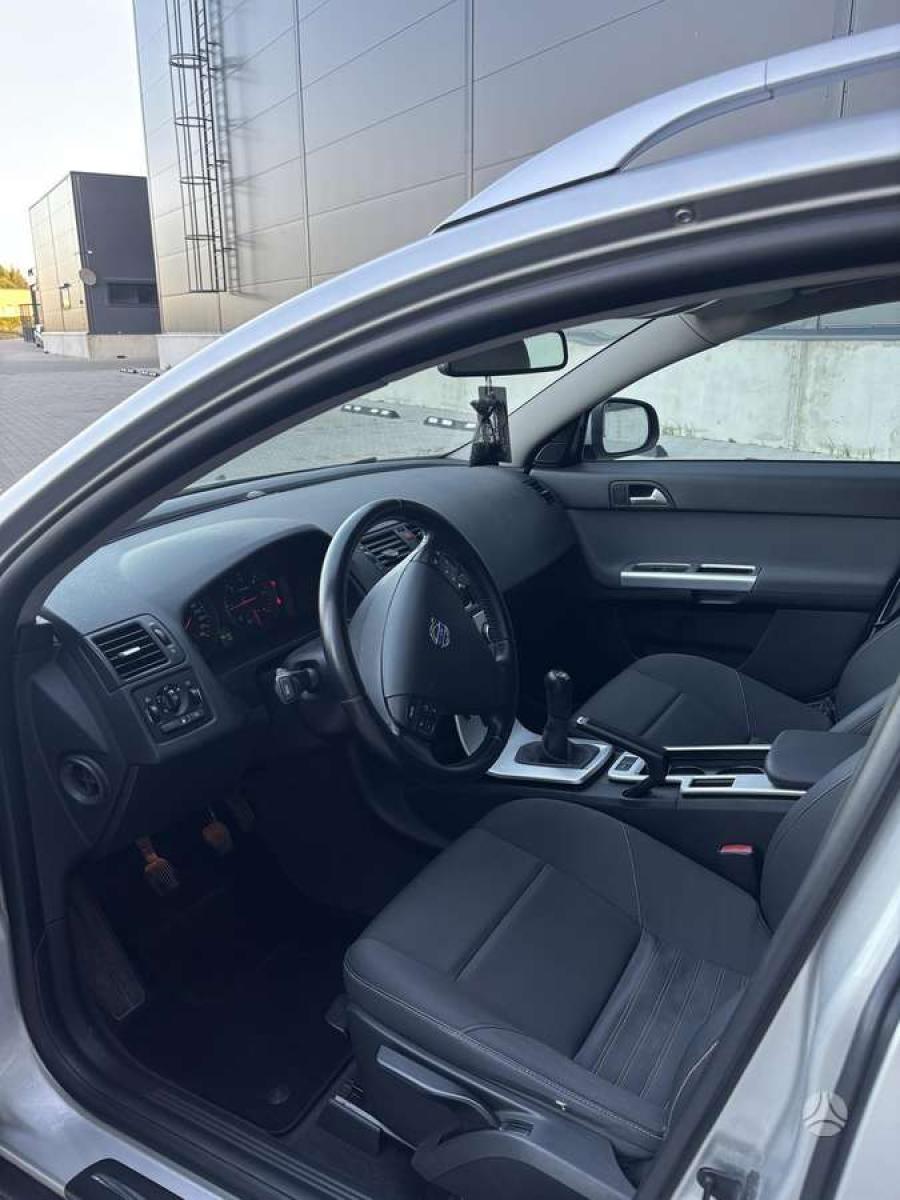 Grey Volvo V50 2012 in Siauliai, with an engine capacity of 1.56 L and mileage of 246 thousand km for 3600 €, photo 10 on AUTOMOTO.COM.LV