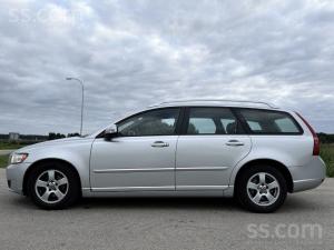 Серый Вольво В50 2012 в Рига, объемом двигателя 1.60 л и пробегом 318 тыс. км за 2600 €, фото 4 на AUTOMOTO.COM.LV