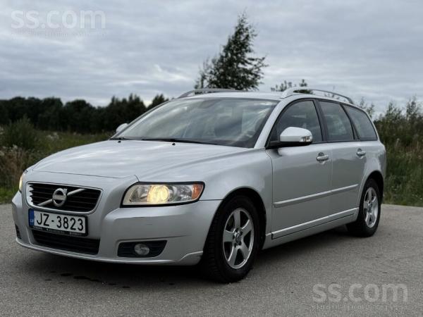 Grey Volvo V50 2012 in Riga, with an engine capacity of 1.60 L and mileage of 318 thousand km for 2600 €, photo 4 on AUTOMOTO.COM.LV