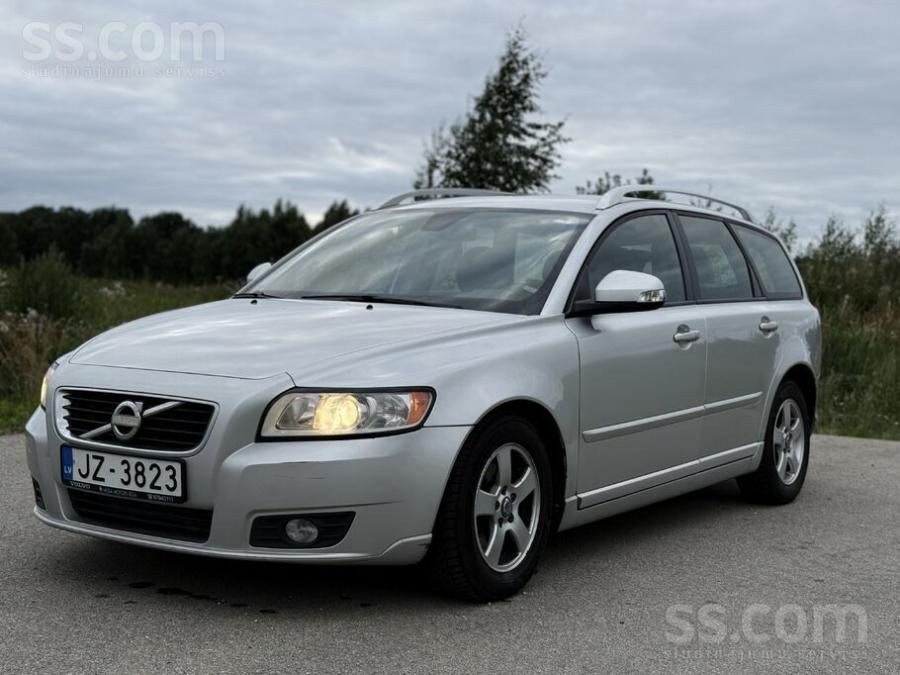 Серый Вольво В50 2012 в Рига, объемом двигателя 1.60 л и пробегом 318 тыс. км за 2600 €, фото 5 на AUTOMOTO.COM.LV
