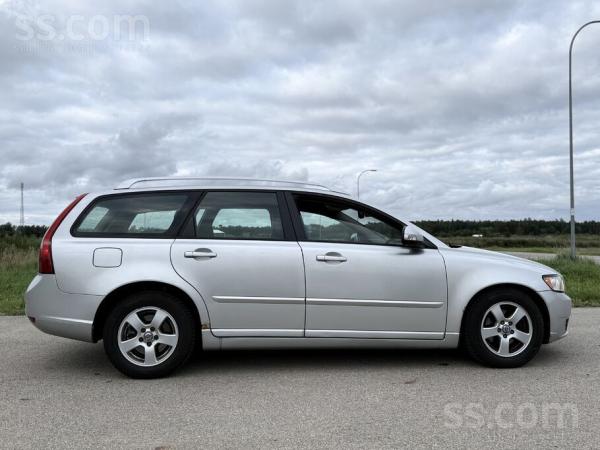 Grey Volvo V50 2012 in Riga, with an engine capacity of 1.60 L and mileage of 318 thousand km for 2600 €, photo 6 on AUTOMOTO.COM.LV