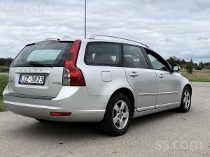 Серый Вольво В50 2012 в Рига, объемом двигателя 1.60 л и пробегом 318 тыс. км за 2600 €, фото 8 на AUTOMOTO.COM.LV