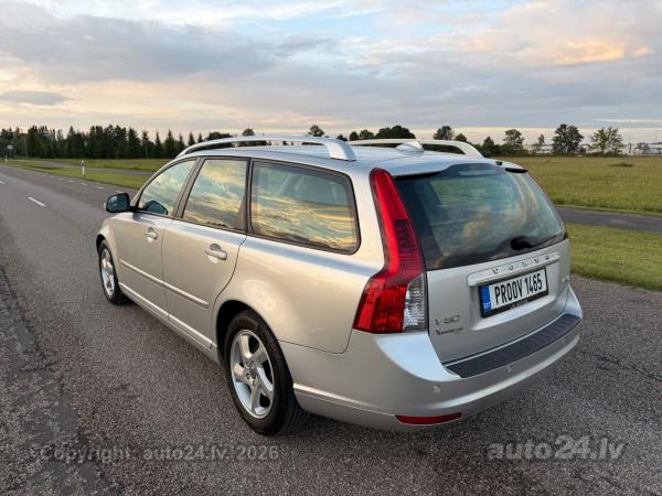 Grey Volvo V50 2012 in Tallinn, with an engine capacity of 1.60 L and mileage of 224 thousand km for 5290 €, photo 2 on AUTOMOTO.COM.LV