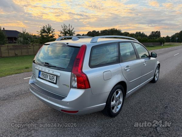 Grey Volvo V50 2012 in Tallinn, with an engine capacity of 1.60 L and mileage of 224 thousand km for 5290 €, photo 4 on AUTOMOTO.COM.LV
