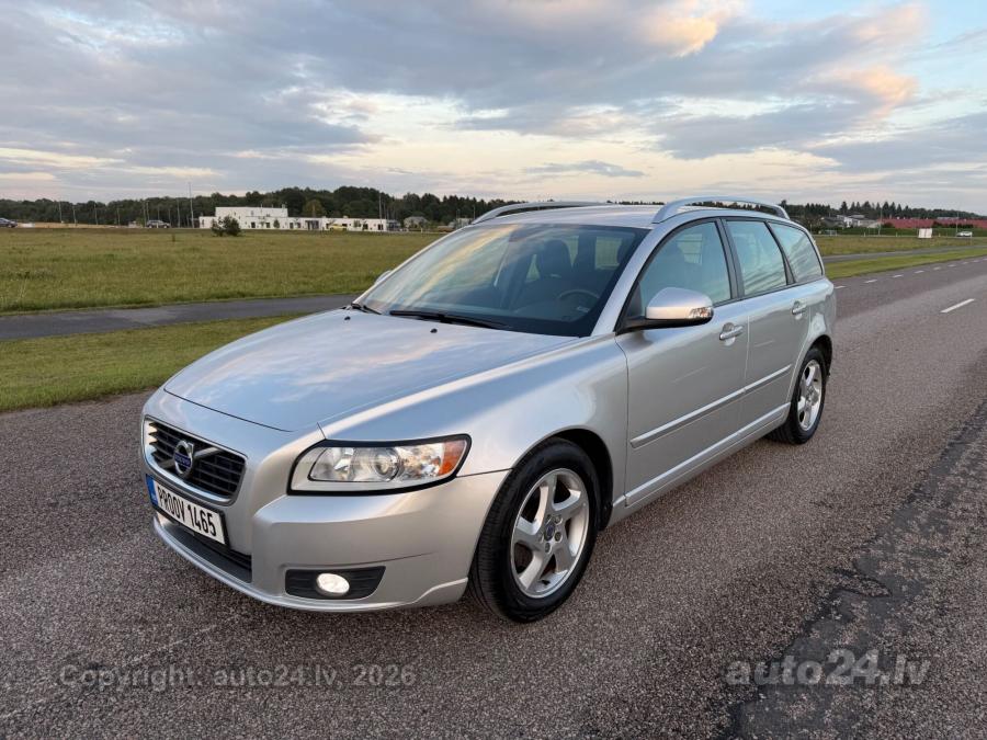 Pelēks Volvo V50 2012 Tallina, ar dzinēja tilpumu 1.60 L un nobraukumu 224 tūkst. km par 5290 €, foto 1 vietnē AUTOMOTO.COM.LV