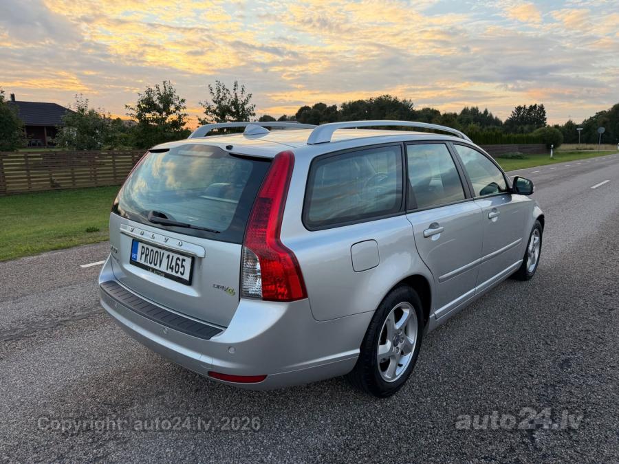 Pelēks Volvo V50 2012 Tallina, ar dzinēja tilpumu 1.60 L un nobraukumu 224 tūkst. km par 5290 €, foto 5 vietnē AUTOMOTO.COM.LV
