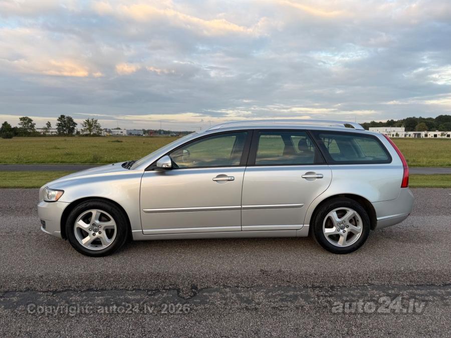 Pelēks Volvo V50 2012 Tallina, ar dzinēja tilpumu 1.60 L un nobraukumu 224 tūkst. km par 5290 €, foto 11 vietnē AUTOMOTO.COM.LV
