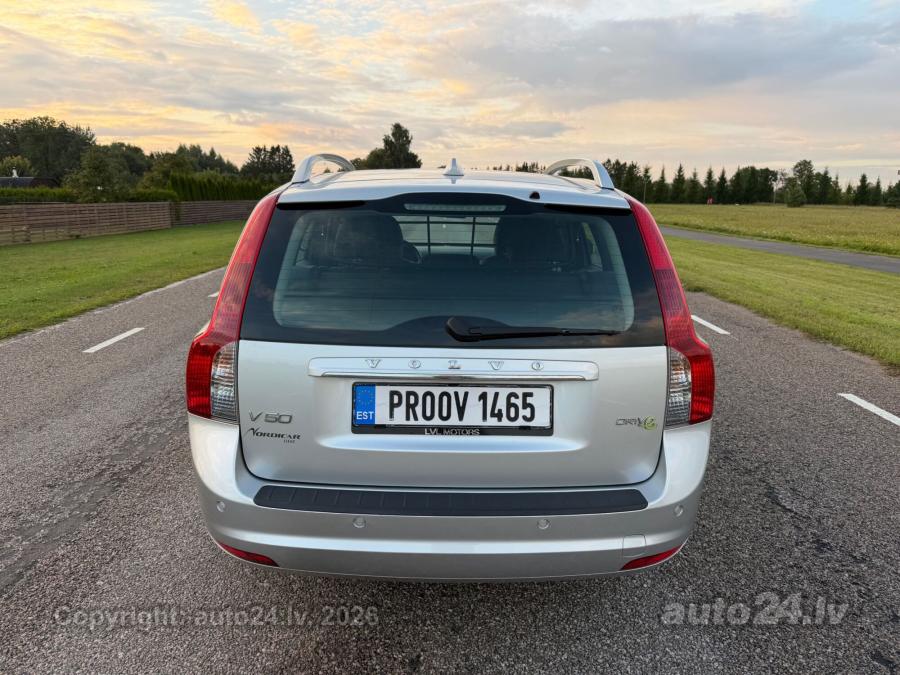 Pelēks Volvo V50 2012 Tallina, ar dzinēja tilpumu 1.60 L un nobraukumu 224 tūkst. km par 5290 €, foto 12 vietnē AUTOMOTO.COM.LV