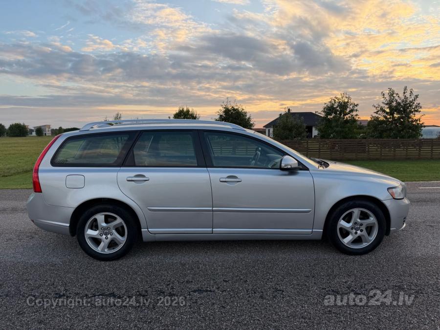 Pelēks Volvo V50 2012 Tallina, ar dzinēja tilpumu 1.60 L un nobraukumu 224 tūkst. km par 5290 €, foto 13 vietnē AUTOMOTO.COM.LV