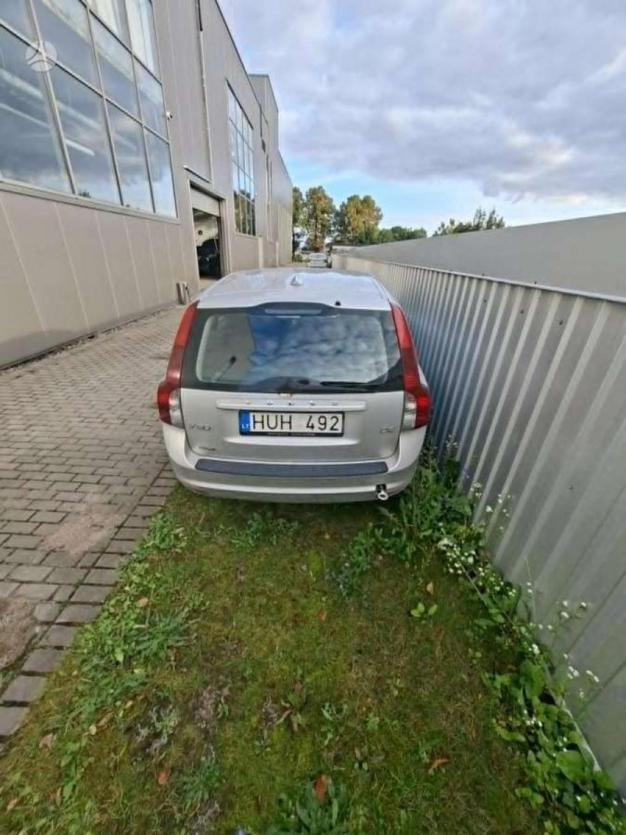 Pelēks Volvo V50 2012 Viļņa, ar dzinēja tilpumu 1.56 L un nobraukumu 346 tūkst. km par 1200 €, foto 3 vietnē AUTOMOTO.COM.LV