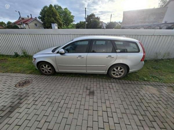 Pelēks Volvo V50 2012 Viļņa, ar dzinēja tilpumu 1.56 L un nobraukumu 346 tūkst. km par 1200 €, foto 4 vietnē AUTOMOTO.COM.LV