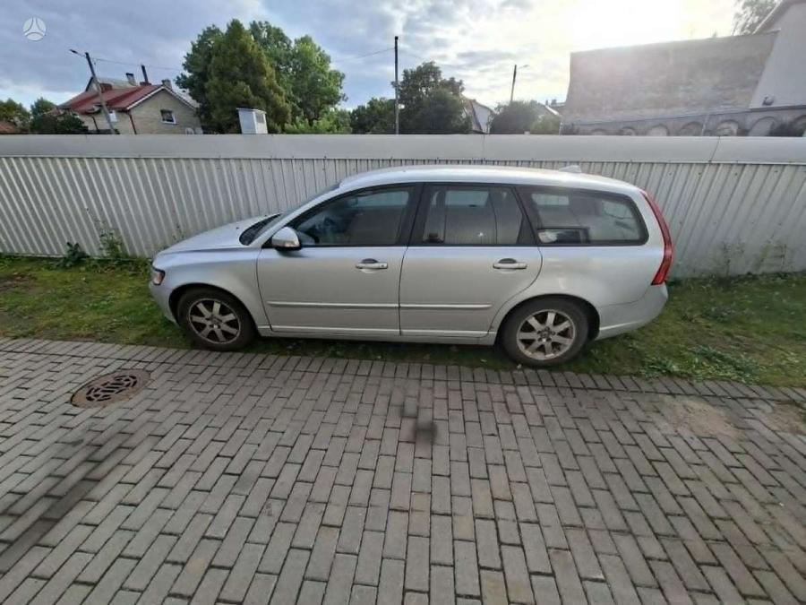 Pelēks Volvo V50 2012 Viļņa, ar dzinēja tilpumu 1.56 L un nobraukumu 346 tūkst. km par 1200 €, foto 4 vietnē AUTOMOTO.COM.LV