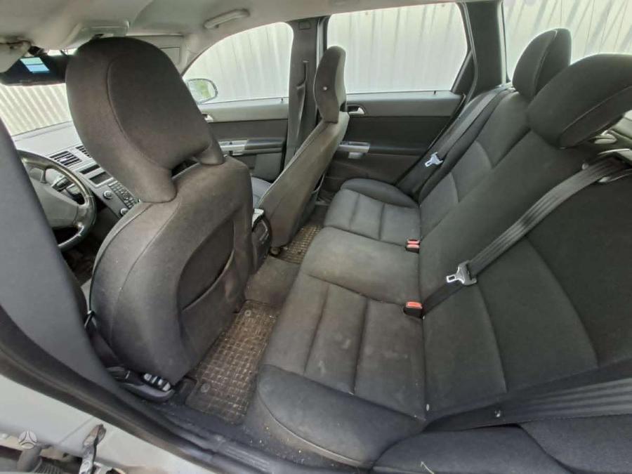 Pelēks Volvo V50 2012 Viļņa, ar dzinēja tilpumu 1.56 L un nobraukumu 346 tūkst. km par 1200 €, foto 6 vietnē AUTOMOTO.COM.LV