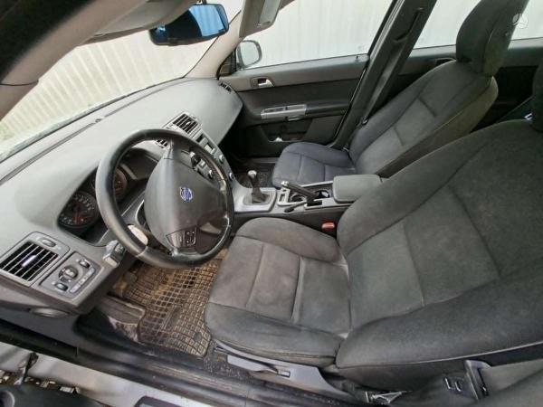Pelēks Volvo V50 2012 Viļņa, ar dzinēja tilpumu 1.56 L un nobraukumu 346 tūkst. km par 1200 €, foto 7 vietnē AUTOMOTO.COM.LV