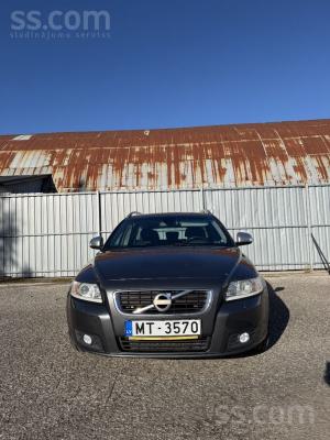 Grey Volvo V50 2012 in Riga, with an engine capacity of 1.60 L and mileage of 310 thousand km for 2500 €, photo 3 on AUTOMOTO.COM.LV