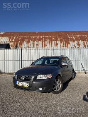 Grey Volvo V50 2012 in Riga, with an engine capacity of 1.60 L and mileage of 310 thousand km for 2500 €, photo 4 on AUTOMOTO.COM.LV