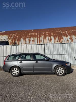 Grey Volvo V50 2012 in Riga, with an engine capacity of 1.60 L and mileage of 310 thousand km for 2500 €, photo 5 on AUTOMOTO.COM.LV