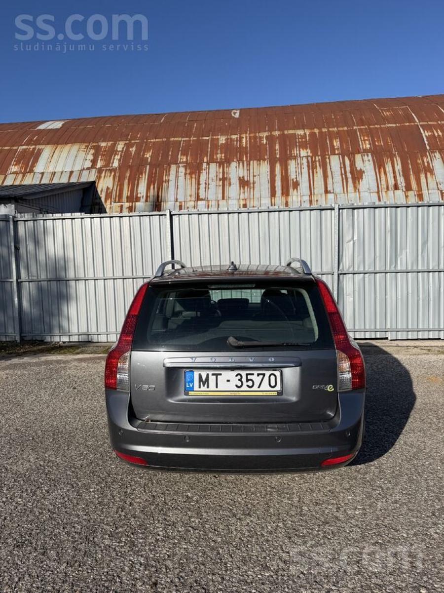 Grey Volvo V50 2012 in Riga, with an engine capacity of 1.60 L and mileage of 310 thousand km for 2500 €, photo 7 on AUTOMOTO.COM.LV