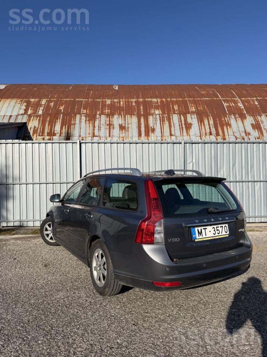 Grey Volvo V50 2012 in Riga, with an engine capacity of 1.60 L and mileage of 310 thousand km for 2500 €, photo 8 on AUTOMOTO.COM.LV