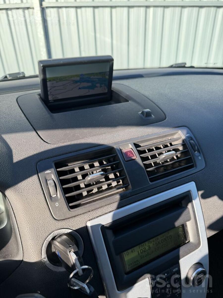 Grey Volvo V50 2012 in Riga, with an engine capacity of 1.60 L and mileage of 310 thousand km for 2500 €, photo 10 on AUTOMOTO.COM.LV