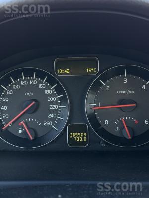 Grey Volvo V50 2012 in Riga, with an engine capacity of 1.60 L and mileage of 310 thousand km for 2500 €, photo 13 on AUTOMOTO.COM.LV