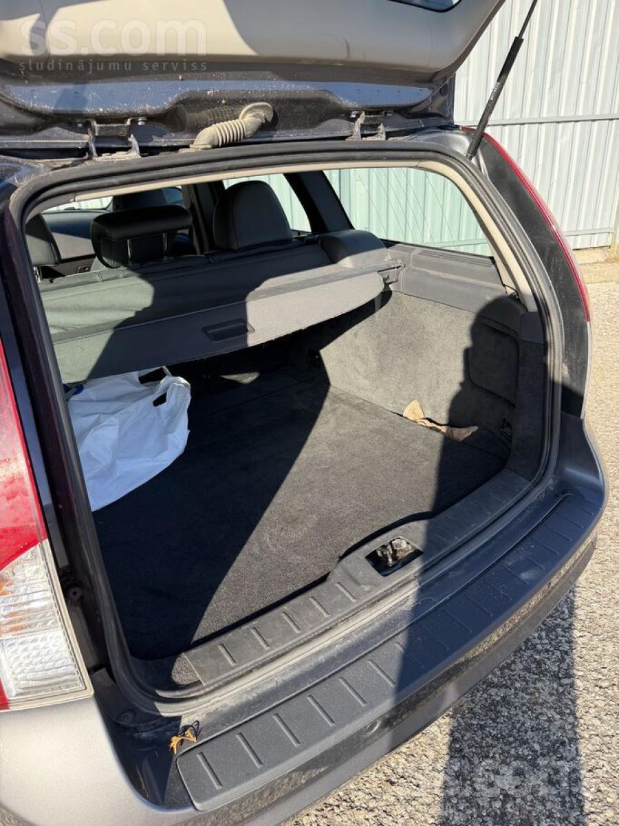 Grey Volvo V50 2012 in Riga, with an engine capacity of 1.60 L and mileage of 310 thousand km for 2500 €, photo 14 on AUTOMOTO.COM.LV