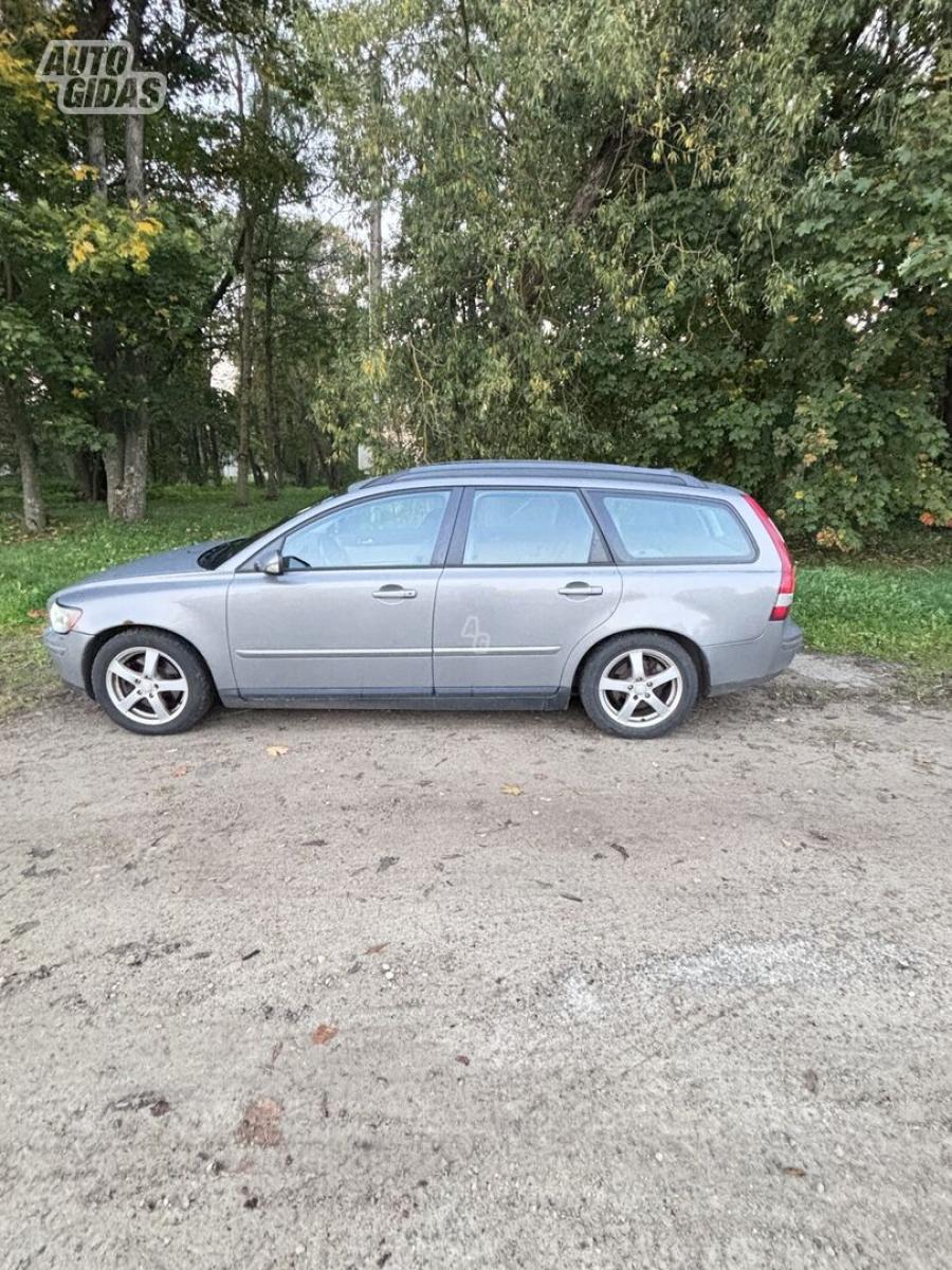 Pelēks Volvo V50 2018 Joniškis, ar dzinēja tilpumu 2.00 L un nobraukumu 296 tūkst. km par 1550 €, foto 3 vietnē AUTOMOTO.COM.LV
