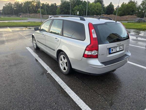 Pelēks Volvo V50 2024 Kauņa, ar dzinēja tilpumu 2.44 L un nobraukumu 305 tūkst. km par 1100 €, foto 6 vietnē AUTOMOTO.COM.LV