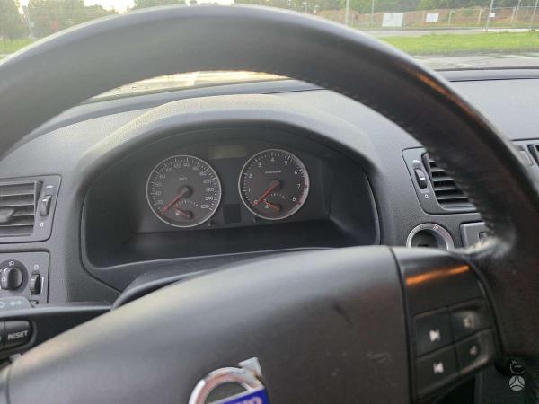 Pelēks Volvo V50 2024 Kauņa, ar dzinēja tilpumu 2.44 L un nobraukumu 305 tūkst. km par 1100 €, foto 7 vietnē AUTOMOTO.COM.LV
