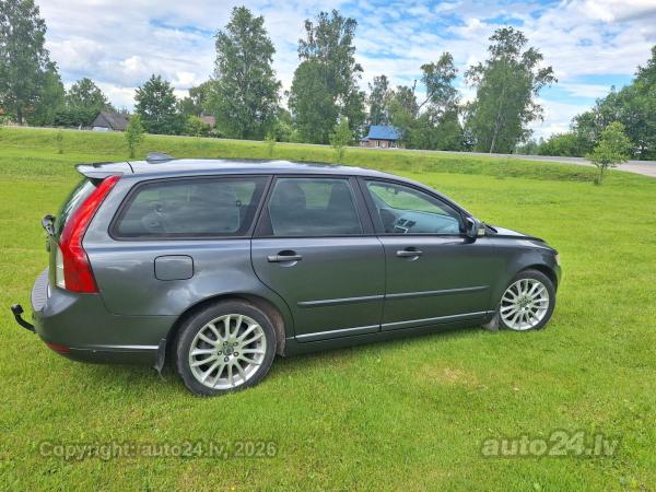 Pelēks Volvo V50 2025 Tartu, ar dzinēja tilpumu 1.60 L un nobraukumu 275 tūkst. km par 3500 €, foto 3 vietnē AUTOMOTO.COM.LV