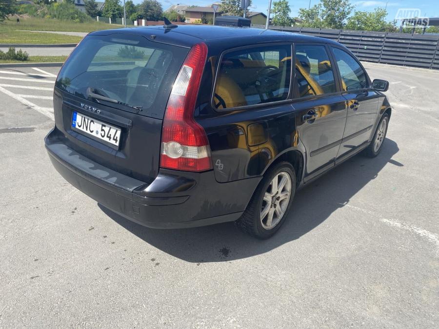 Volvo V50 2004 Kretinga, ar dzinēja tilpumu 2.00 L un nobraukumu 358 tūkst. km par 1550 €, foto 4 vietnē AUTOMOTO.COM.LV
