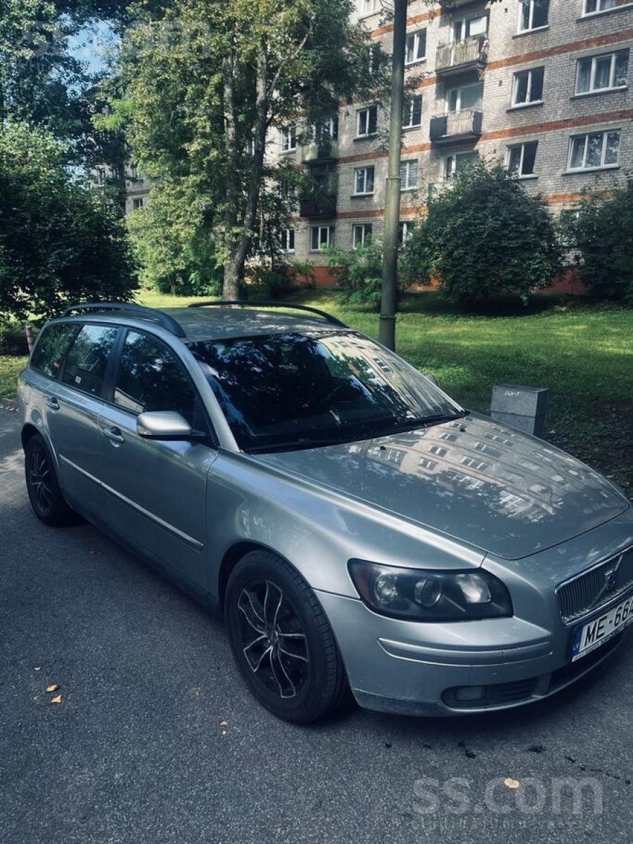 Volvo V50 2005 in Riga, with an engine capacity of 2.00 L and mileage of 327 thousand km for 1500 €, photo 1 on AUTOMOTO.COM.LV
