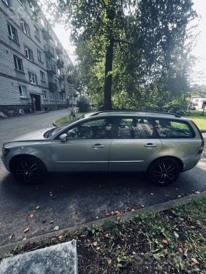 Volvo V50 2005 in Riga, with an engine capacity of 2.00 L and mileage of 327 thousand km for 1500 €, photo 3 on AUTOMOTO.COM.LV
